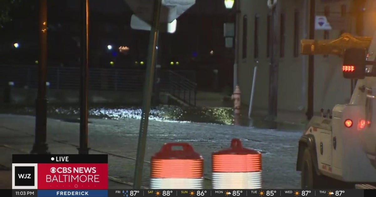 Fells Point residents, business prepare for flooding - CBS Baltimore
