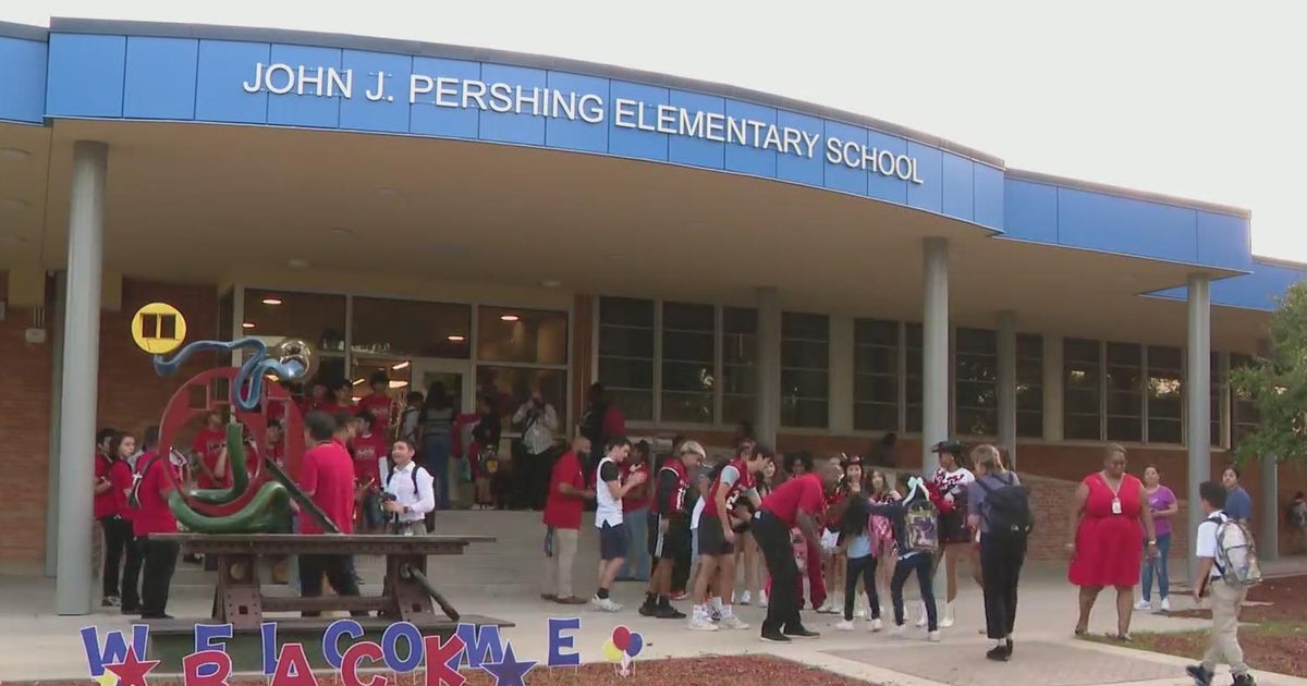 Pershing Elementary School students return to class Monday morning ...