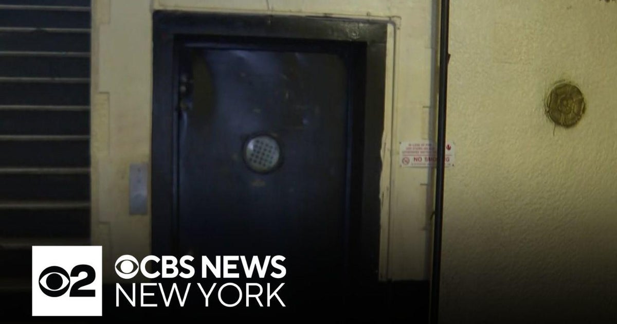 Woman falls down elevator shaft in Brooklyn building - CBS New York