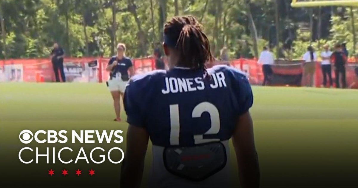Velus Jones Jr. gets reps at running back at Bears practice - CBS Chicago