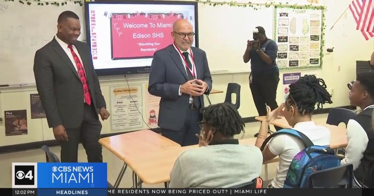 Hundreds of thousands of students return to Miami-Dade County schools ...