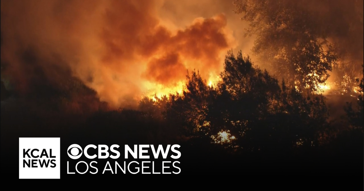 Brush fire erupts at Sepulveda Basin - CBS Los Angeles