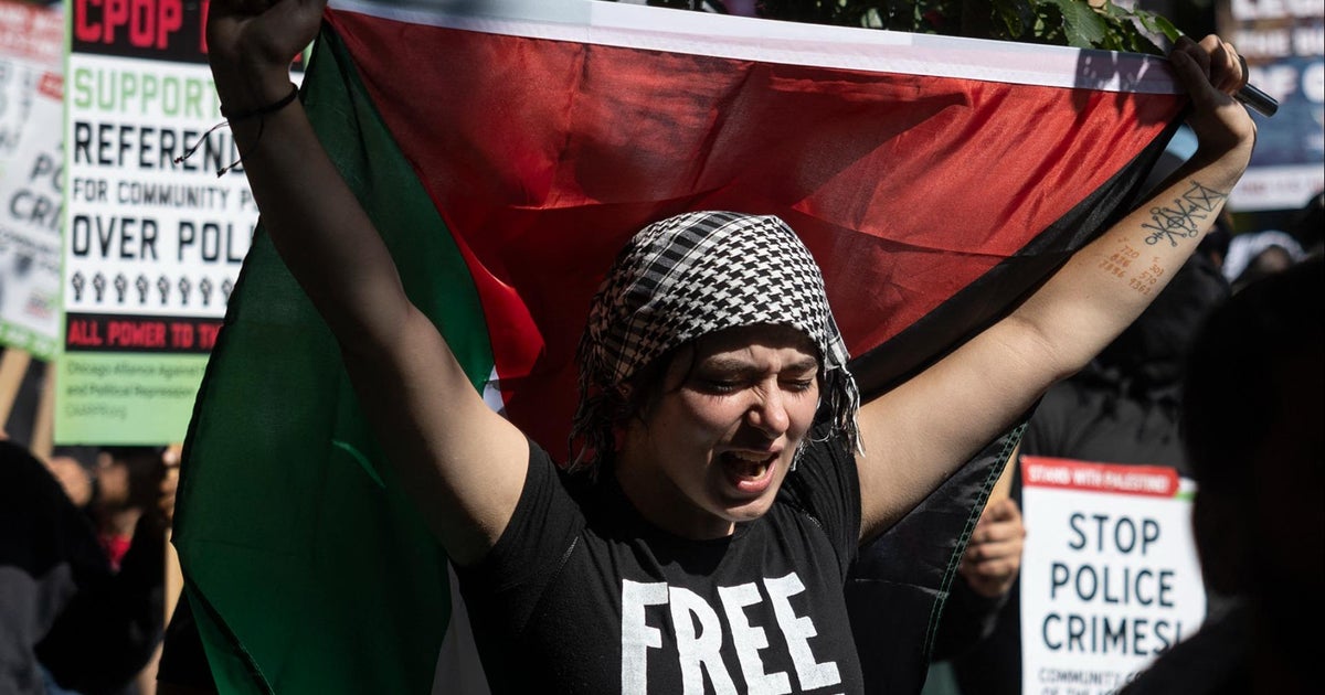 Protests outside DNC peaceful so far - CBS News