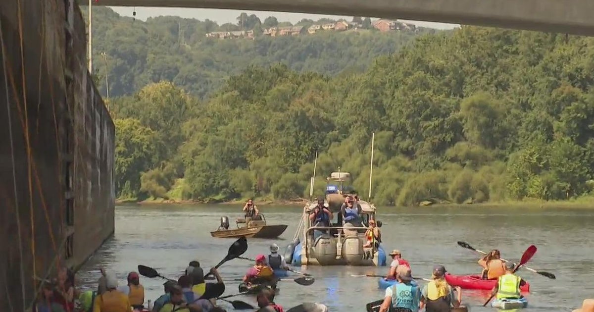 Pittsburgh officials take kayak tour of rivers - CBS Pittsburgh