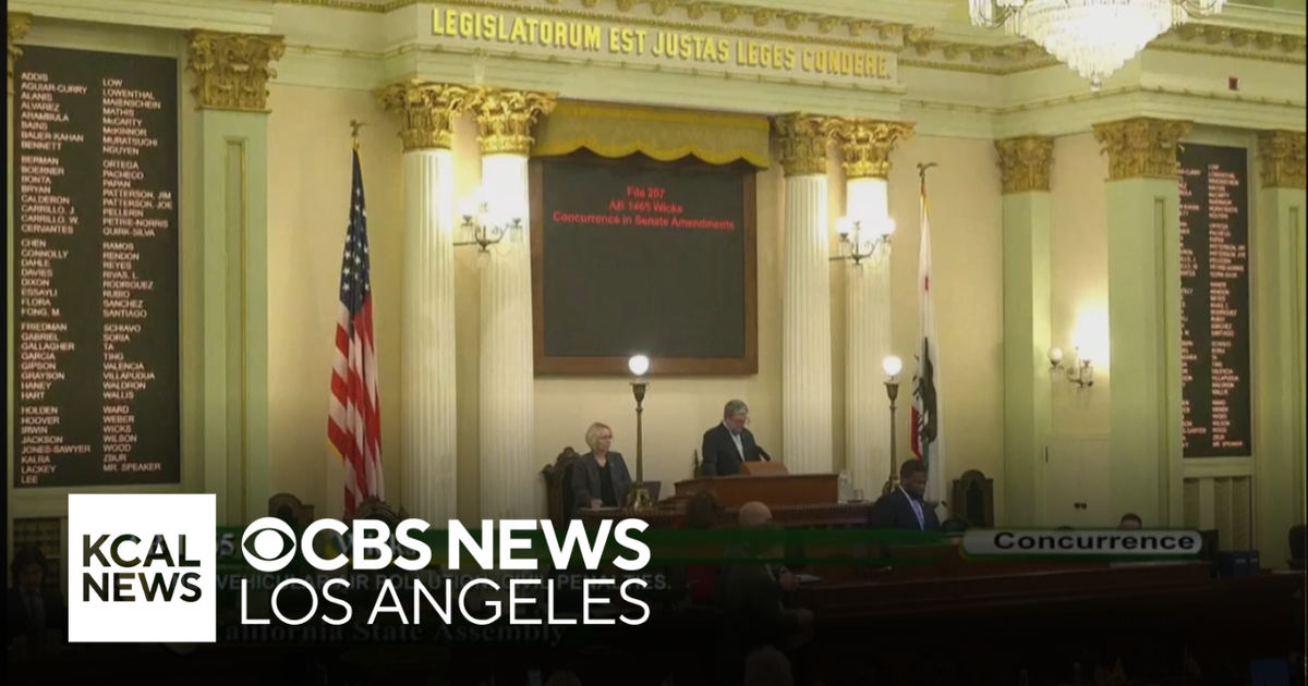 California legislative session comes to a chaotic end - CBS Los Angeles