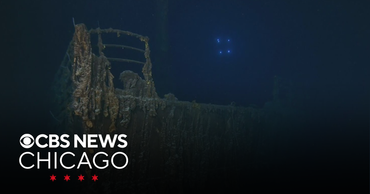 New images show railing from Titanic has fallen from the ship - CBS Chicago