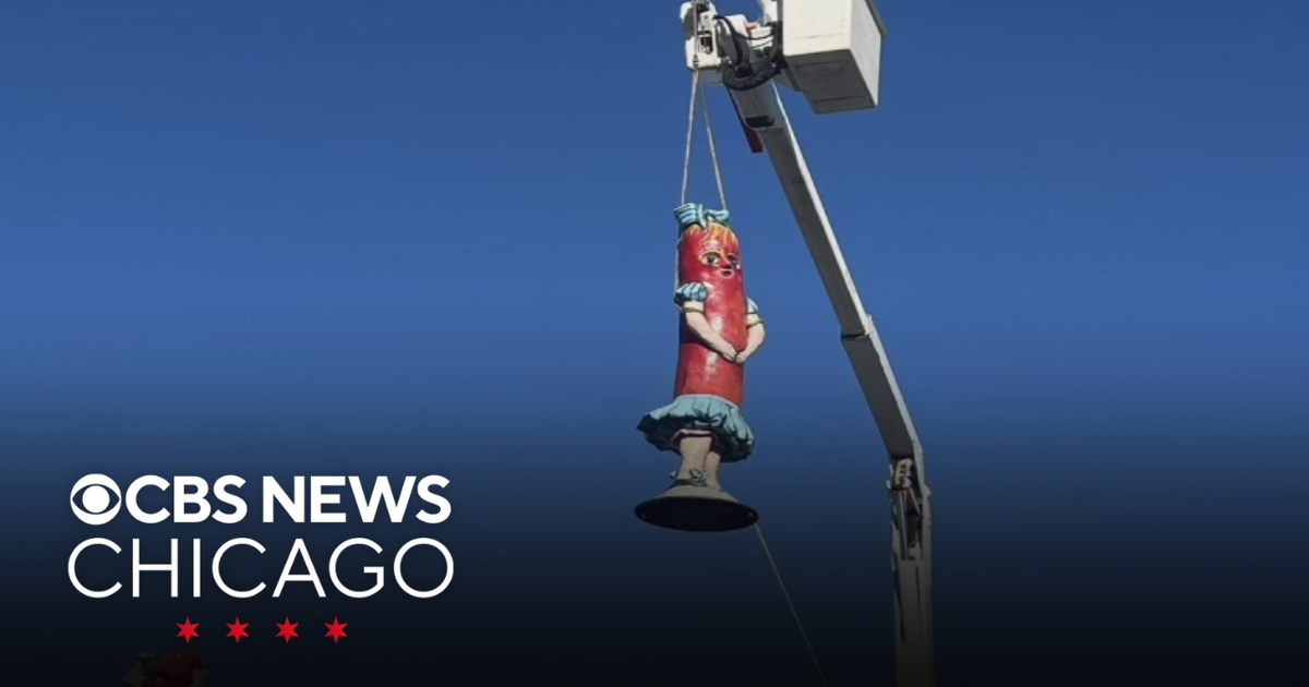 Iconic Superdawg mascots temporarily removed for cleaning - CBS Chicago