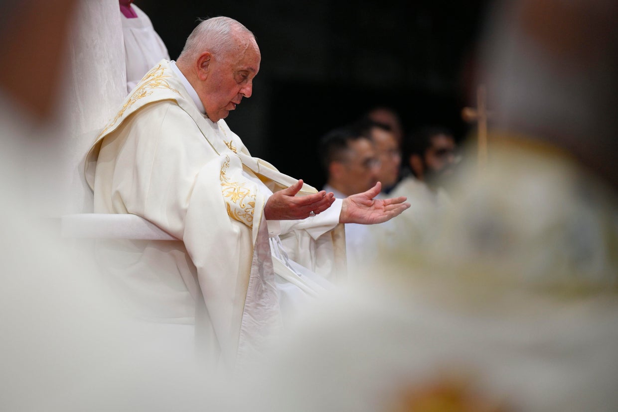 Pope Francis says Kamala Harris and Donald Trump "both against life ...