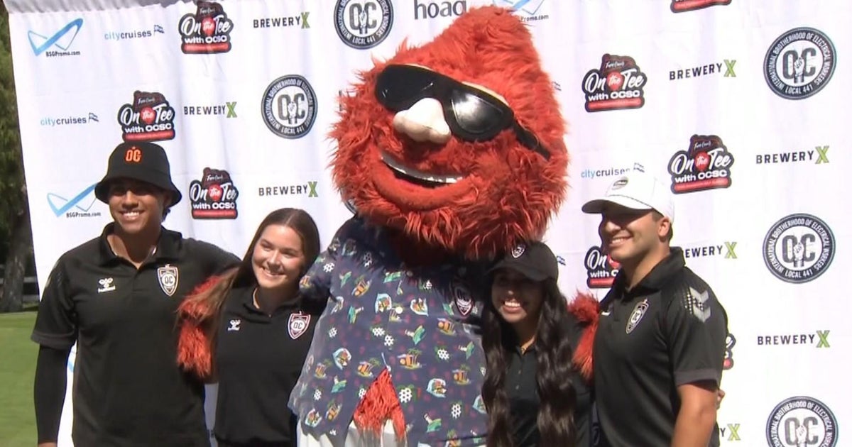 Orange County Soccer Club Hits the Links - CBS Los Angeles