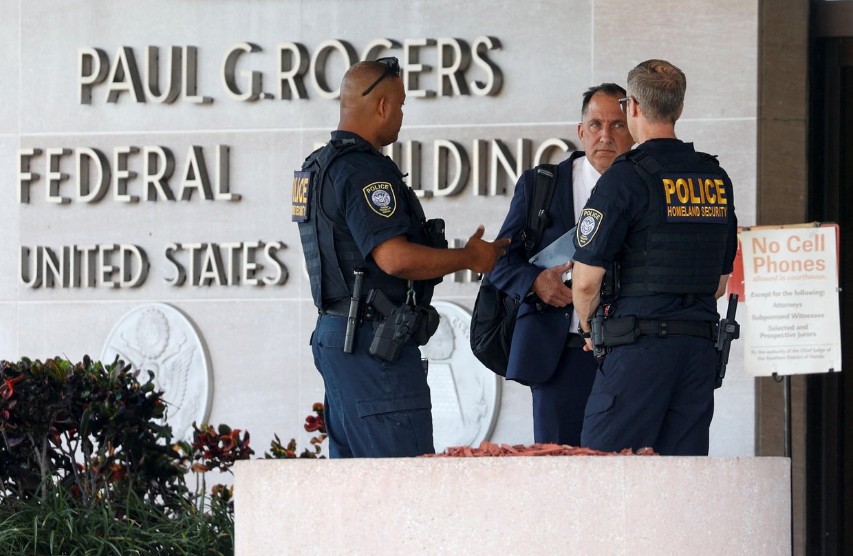 Suspect in apparent Trump assassination attempt hit with two gun charges