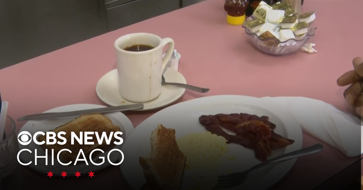Grand Rising Café opens new spot in South Shore - CBS Chicago