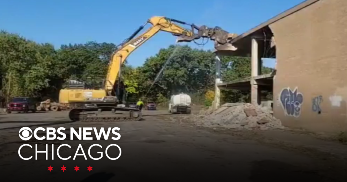 Demolition begins at vacant Gary, Indiana, school where body was found ...