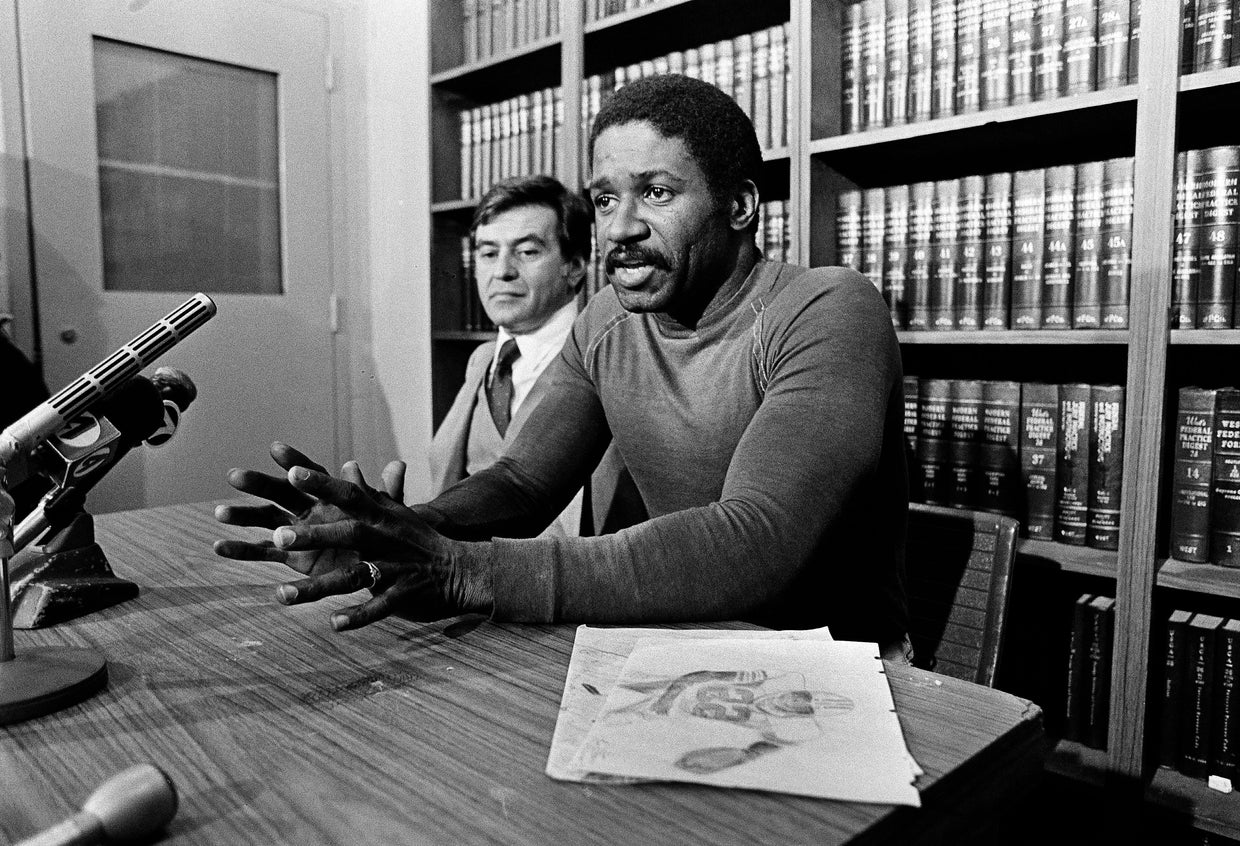 Legendary Miami Dolphins running back Mercury Morris, dies at 77