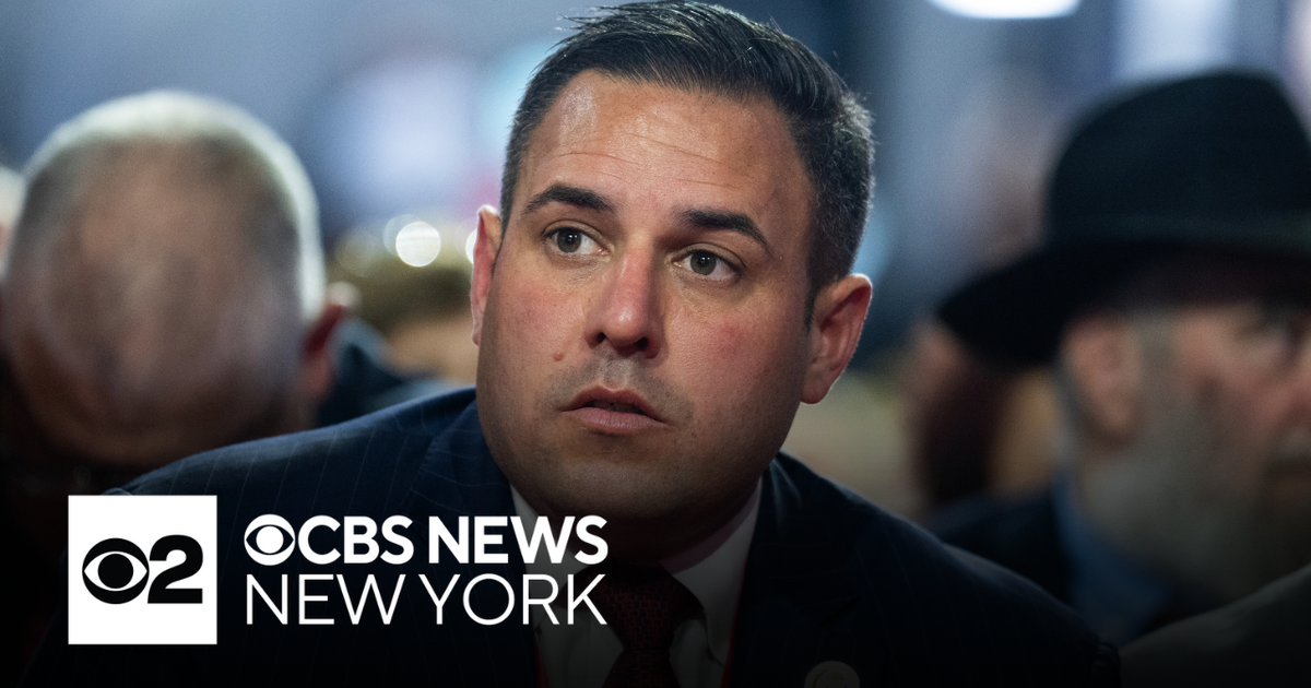 Rep. Anthony D'Esposito accused of putting loved ones on payroll - CBS ...