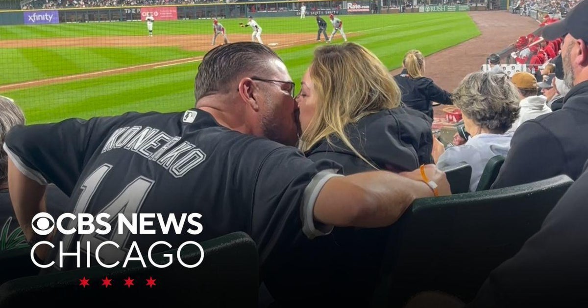 Man pops question to girlfriend at White Sox game on rainy evening ...