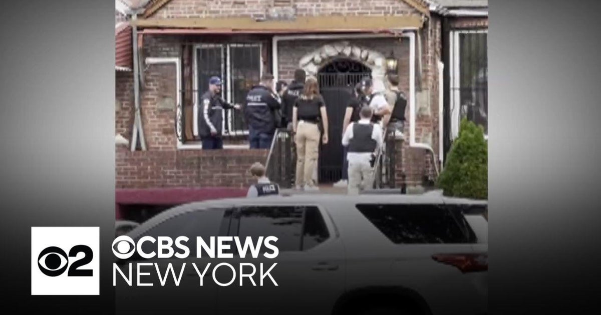 Neighbors describe seeing raid of Mayor Adams' chief advisor in ...