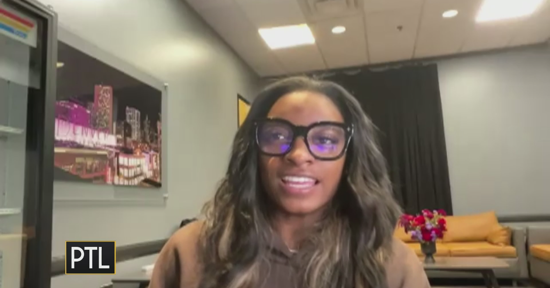 Simone Biles tumbles into Pittsburgh with Gold Over America Tour - CBS ...