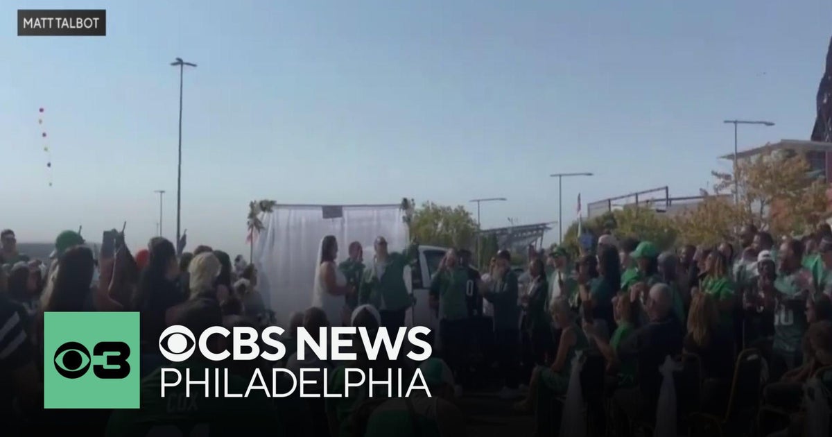 Eagles Fans Marry at Lincoln Financial Field | VT News