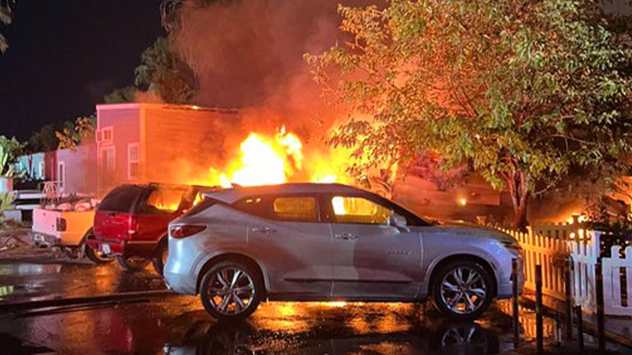 1 person hospitalized after Arden Arcade mobile home fire - CBS Sacramento