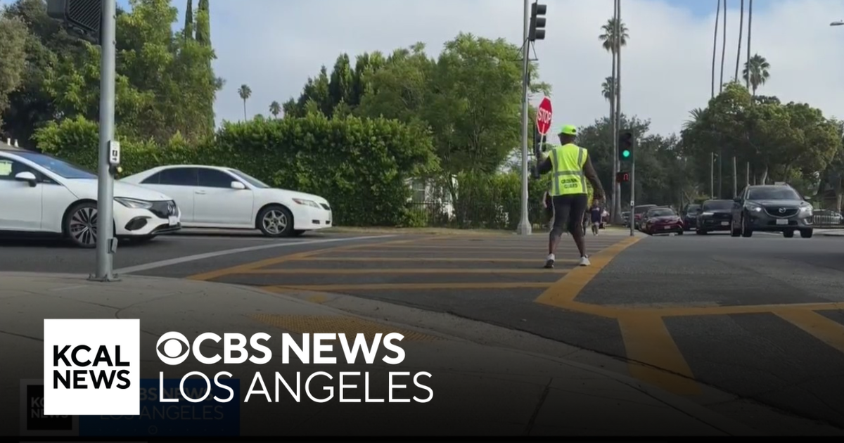 Pasadena's happiest crossing guard spreads joy through dancing, daily ...