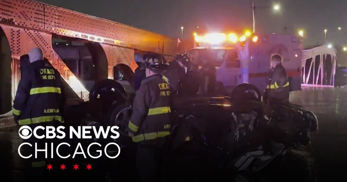 Man hurt in rollover crash on Lower West Side - CBS Chicago