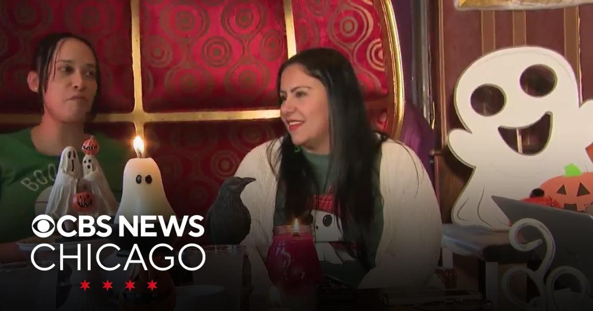 Horror book clubs on the rise - CBS Chicago