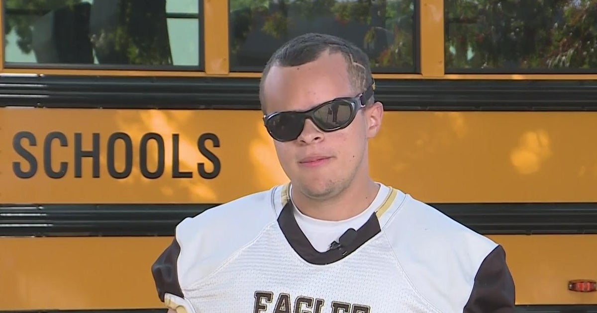 Blind Modesto high school football player ready for final game - CBS ...