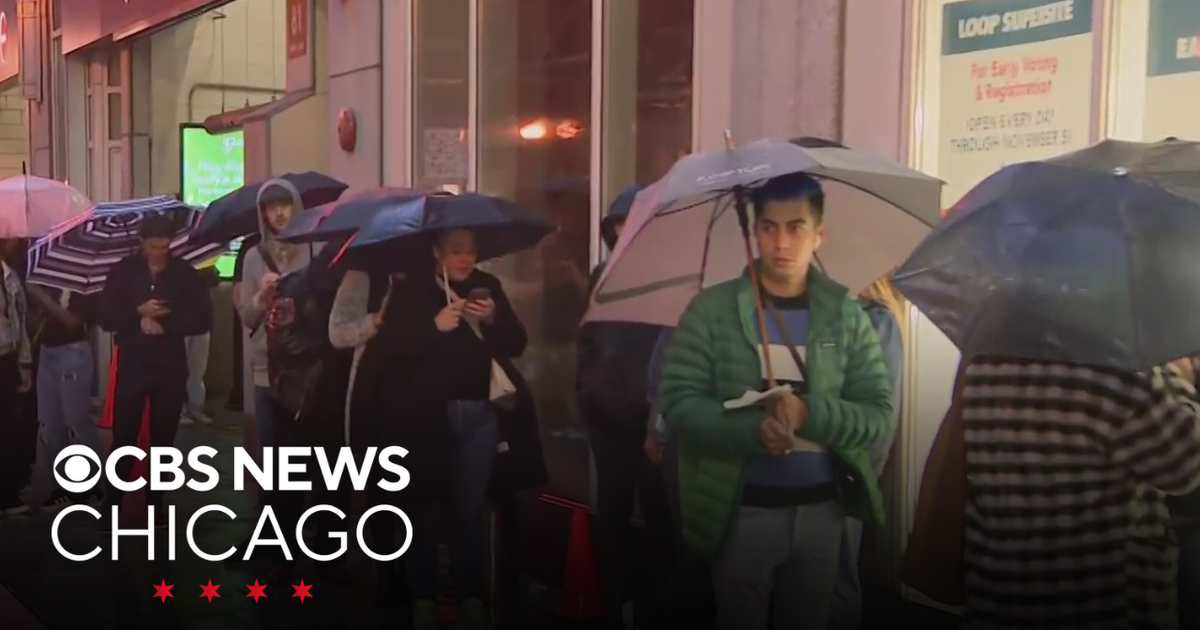 Voters in Chicago withstand long lines, rain to cast their ballots ...