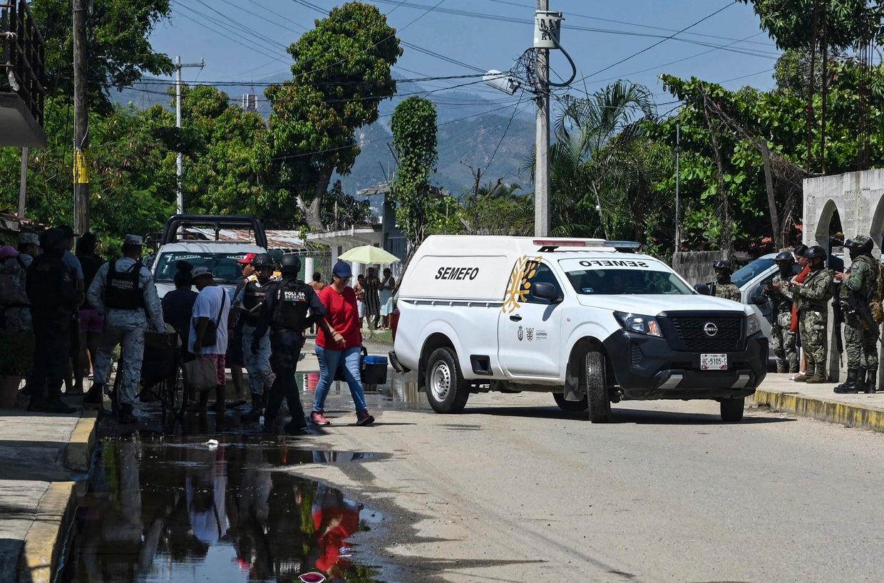 Bodies of 11 people, including 2 children, found on highway in Mexico ...