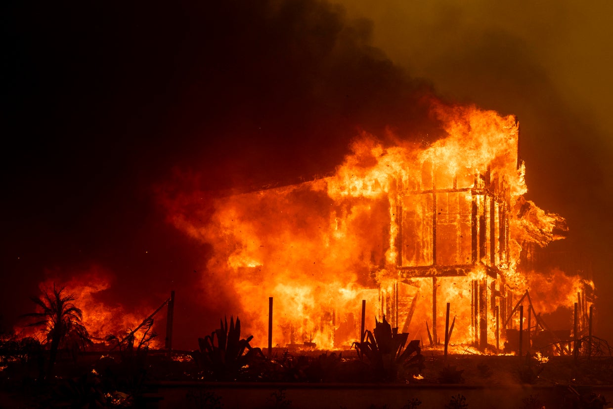 Mountain Fire explodes in Ventura County amid strong Santa Ana winds