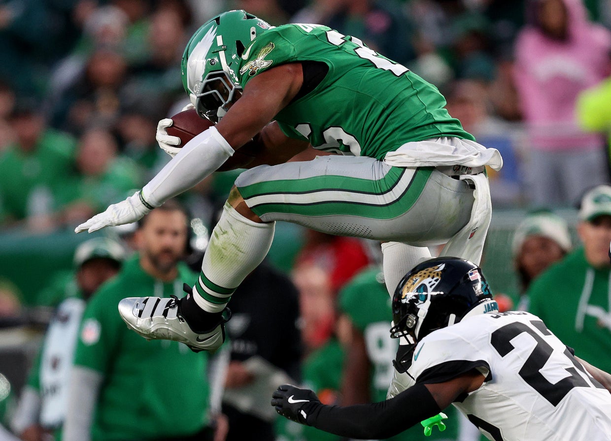 Saquon Barkley's backwards hurdle spin move added in Madden 25 update ...