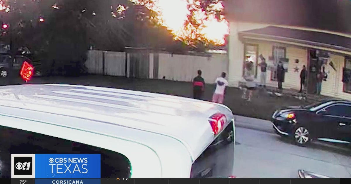 McKinney police seek suspect in fatal shooting of two young men - CBS Texas