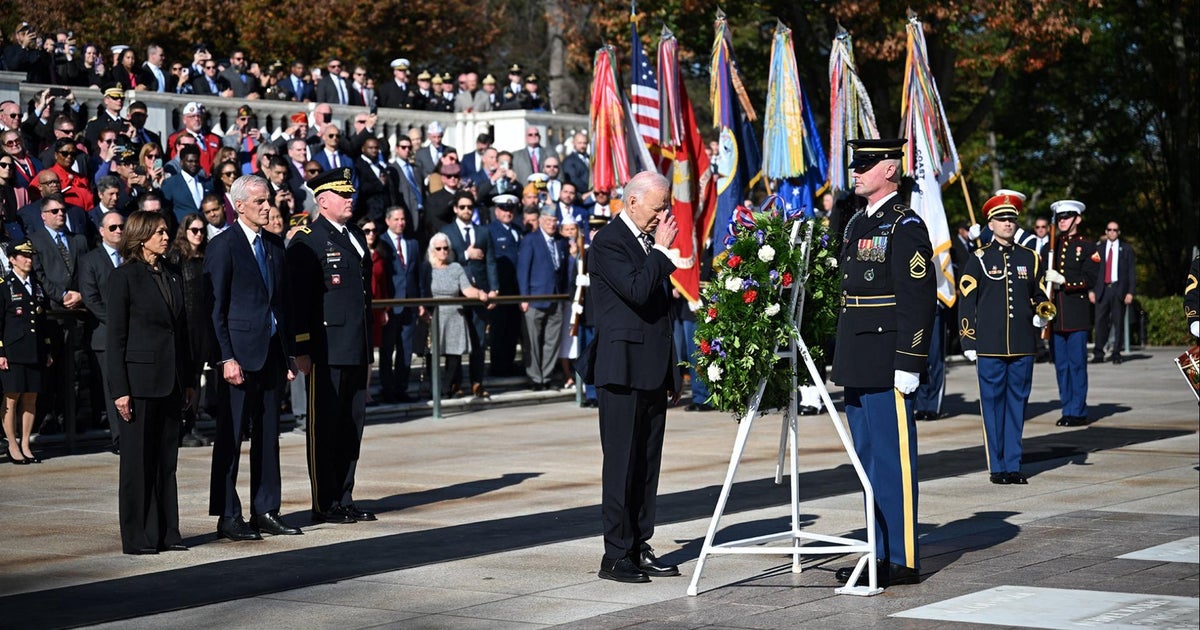 Biden lays wreath at the Tomb of the Unknown Soldier to honor Veterans ...