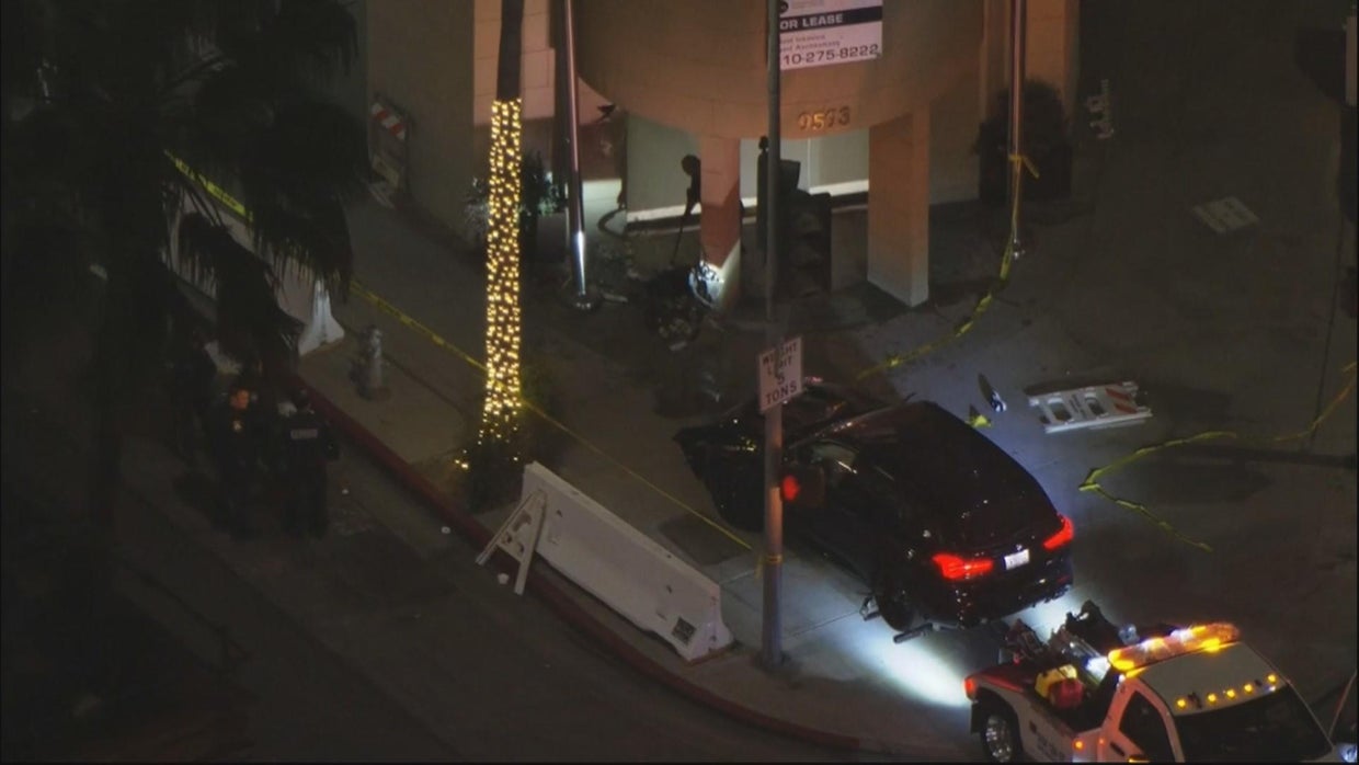Carjacking suspect in Beverly Hills crashes into building near Rodeo ...