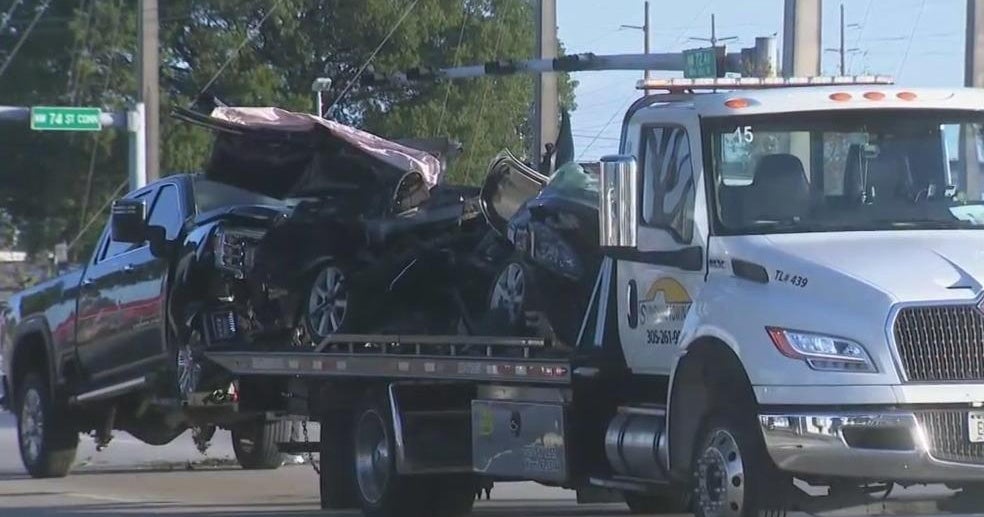 Multiple vehicle crash in Medley leaves 4 dead, including minor - CBS Miami