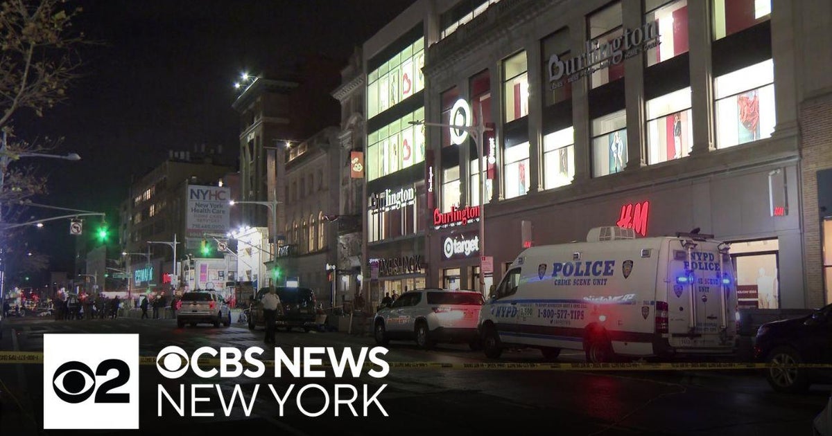 Suspect killed after NYPD officer, bystander shot in Queens | Team ...