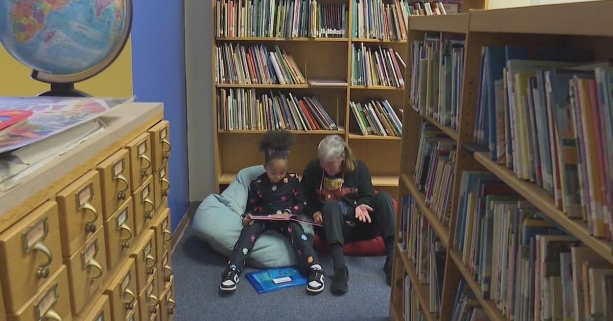 Program helps Pittsburgh students build a love for reading - CBS Pittsburgh