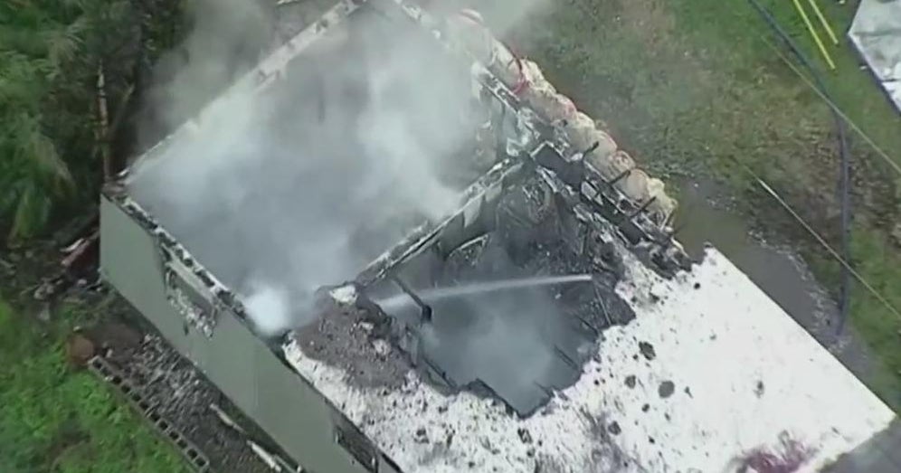 One person killed in Davie residence fire - CBS Miami