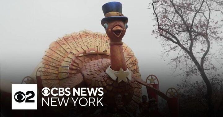 Millions brave the inclement weather and enjoy the Macy's Thanksgiving ...