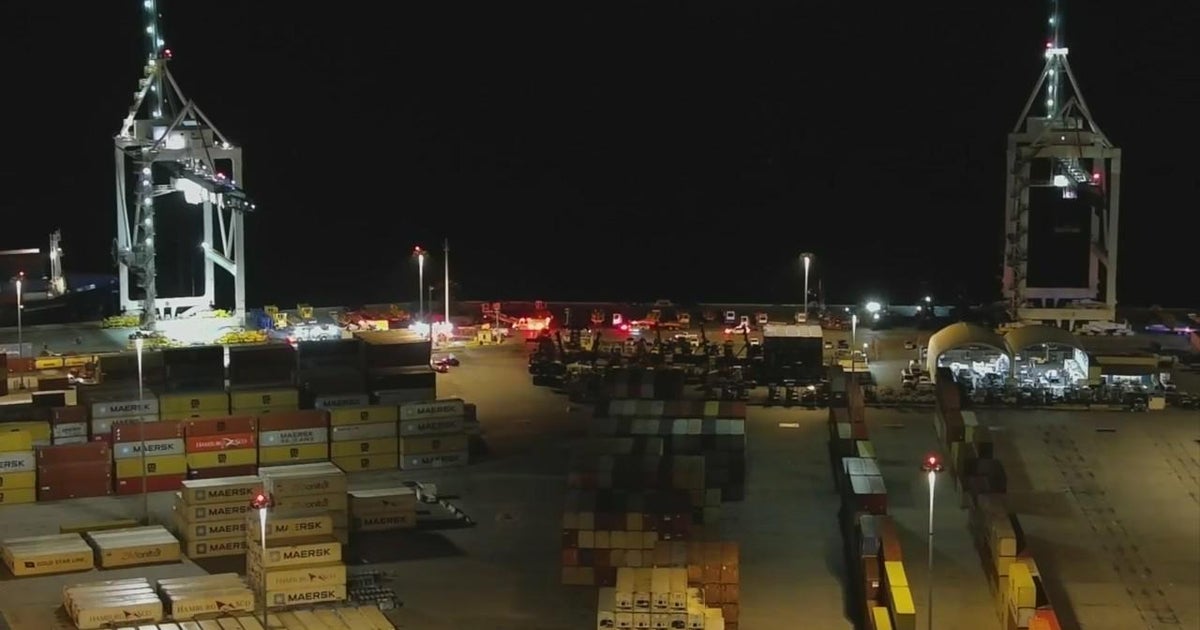 Video shows possible huge explosion at PortMiami - CBS Miami