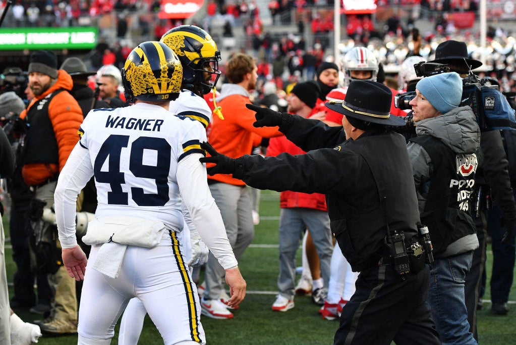 Police use pepper spray when large brawl breaks out after Michigan upsets No. 2 Ohio State - CBS ...