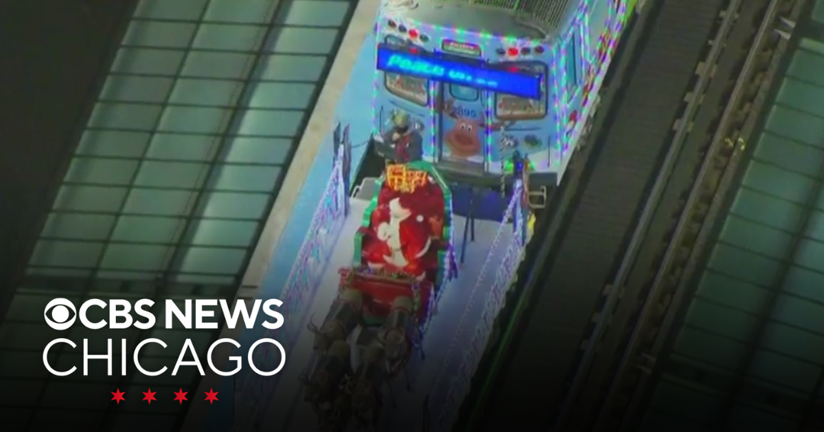 Santa spotted on the CTA Holiday Train - CBS Chicago