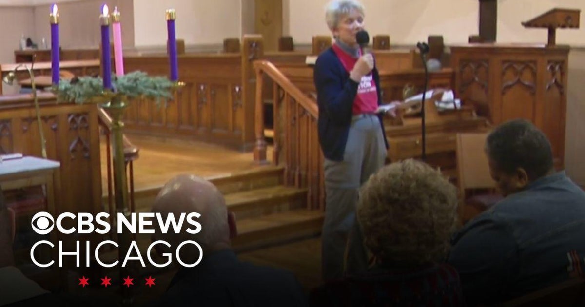 Fallen Oak Park, Illinois police detective honored at vigil - CBS Chicago