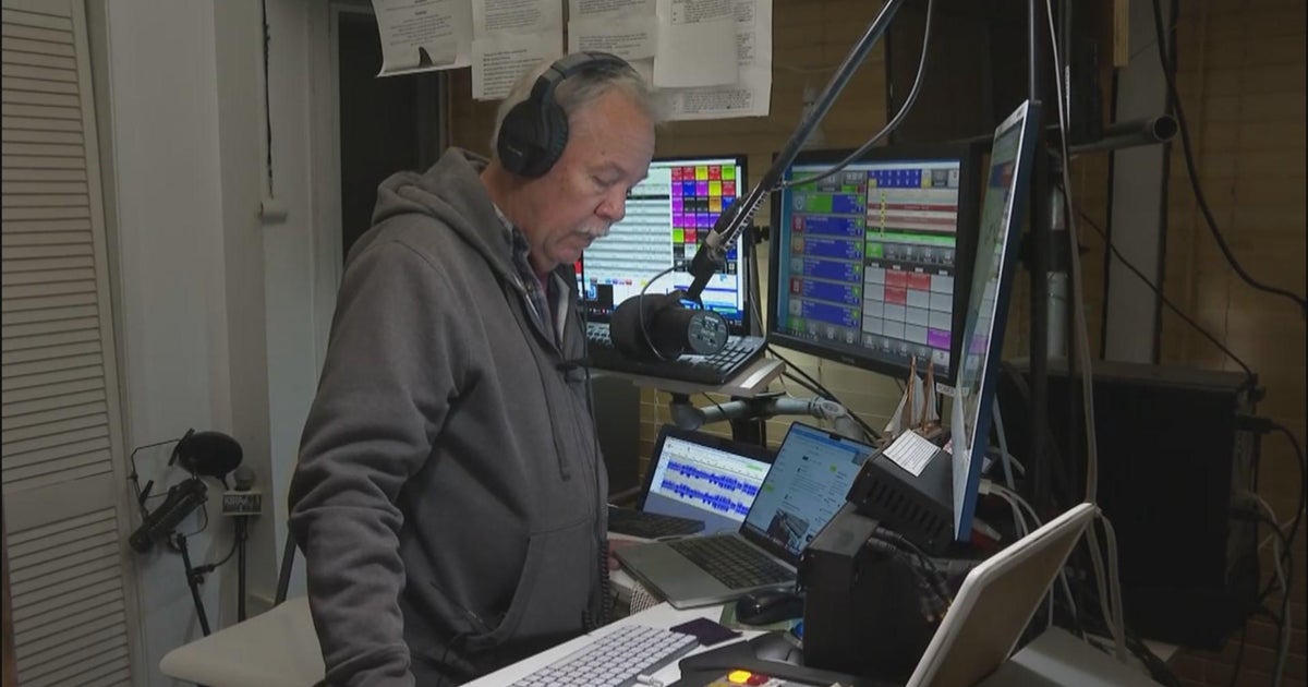 Malibu man turns bedroom into radio station critical to Franklin Fire ...