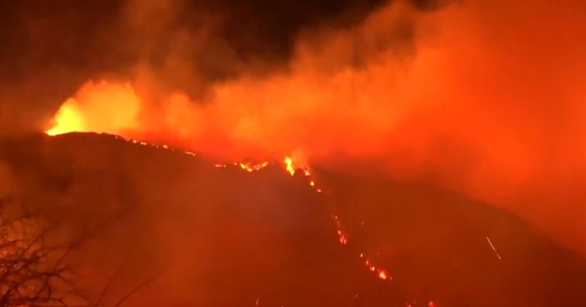 Raging Franklin Fire in Malibu forces thousands from their homes amid ...