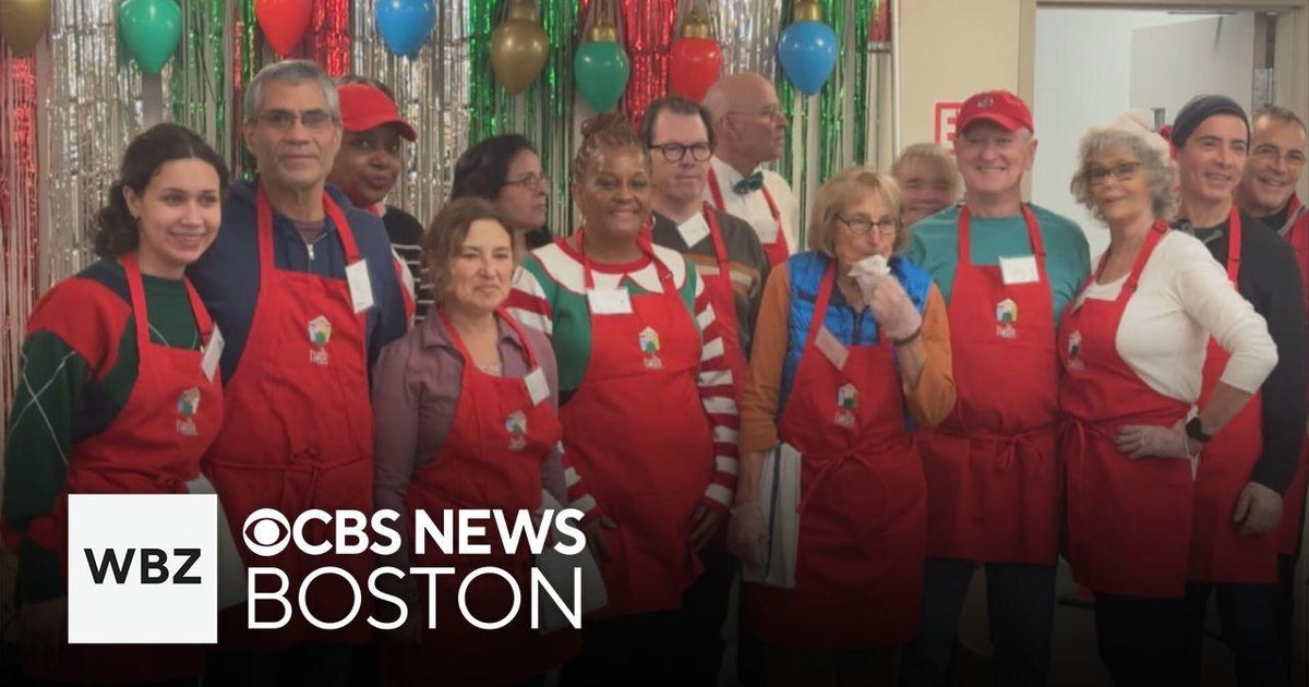 Volunteers provide holiday meal and conversation for those experiencing ...