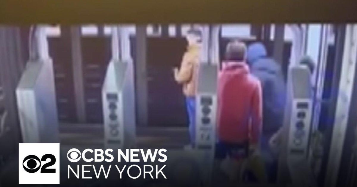 Suspect charged in random NYC subway shove attack - CBS New York