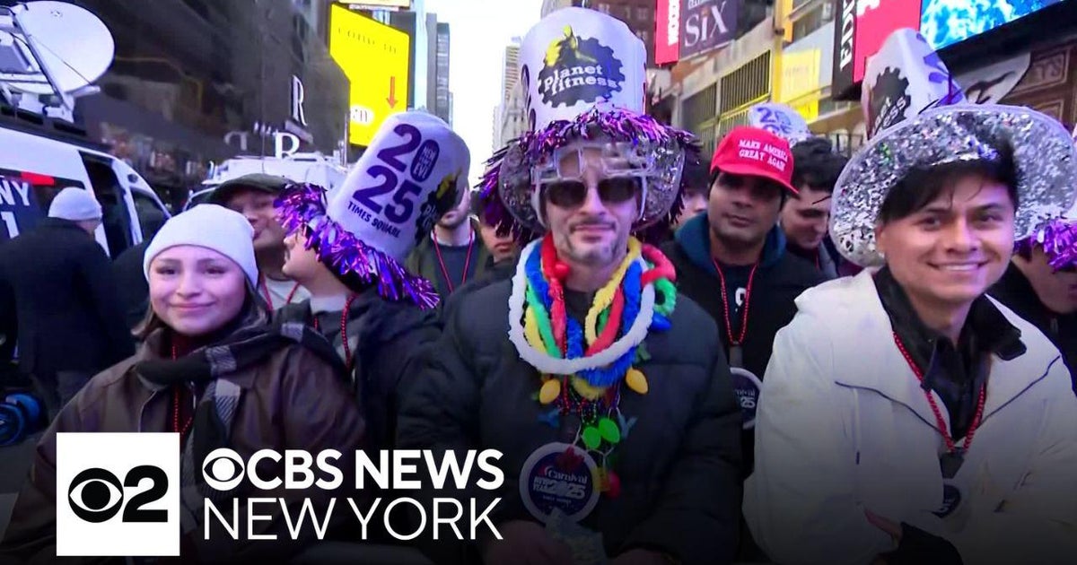 Crowds pack Times Square to ring in 2025 - CBS New York