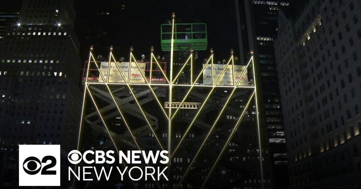 World's largest menorah lit in NYC for final night of Hanukkah - CBS ...