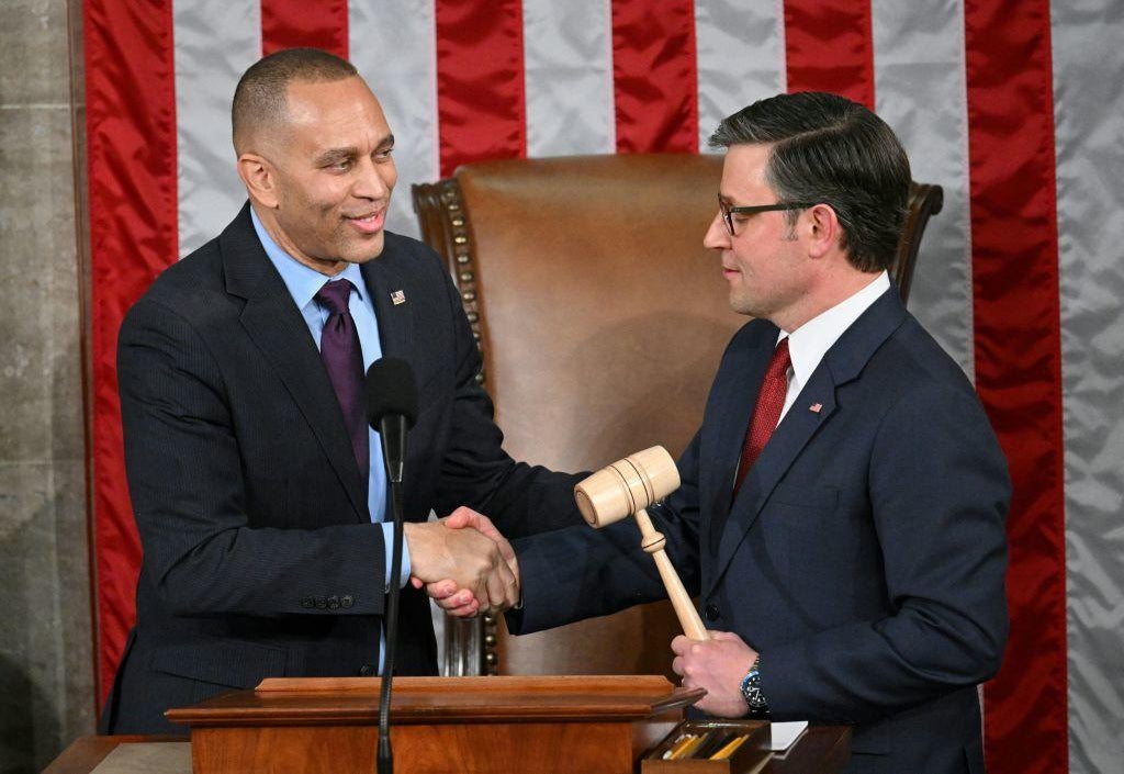 Mike Johnson wins reelection as House speaker in dramatic vote to open ...